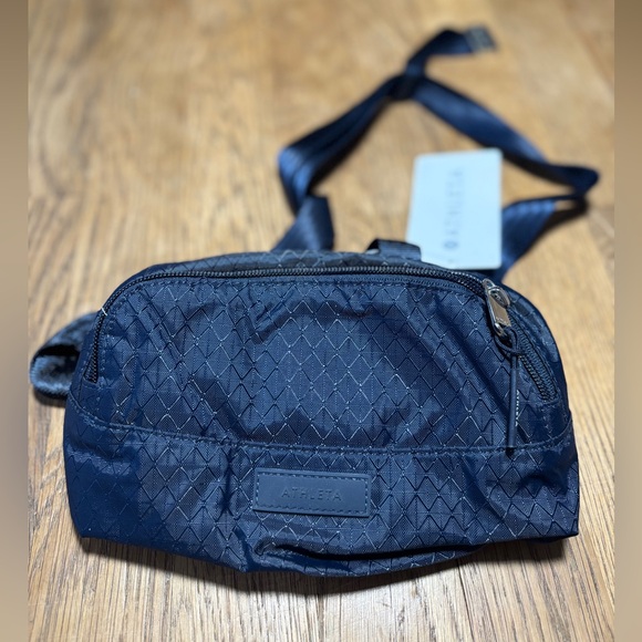 Athleta | Bags | Nwt Athleta Excursion Crossbody Belt Bag Navy Fanny ...